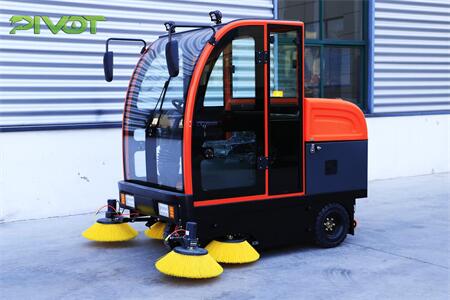 Ride-On Sweeper Machine G2000 | Pivot Cleaning Machinery