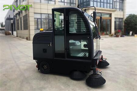Ride-On Sweeper Machine G2000 | Pivot Cleaning Machinery