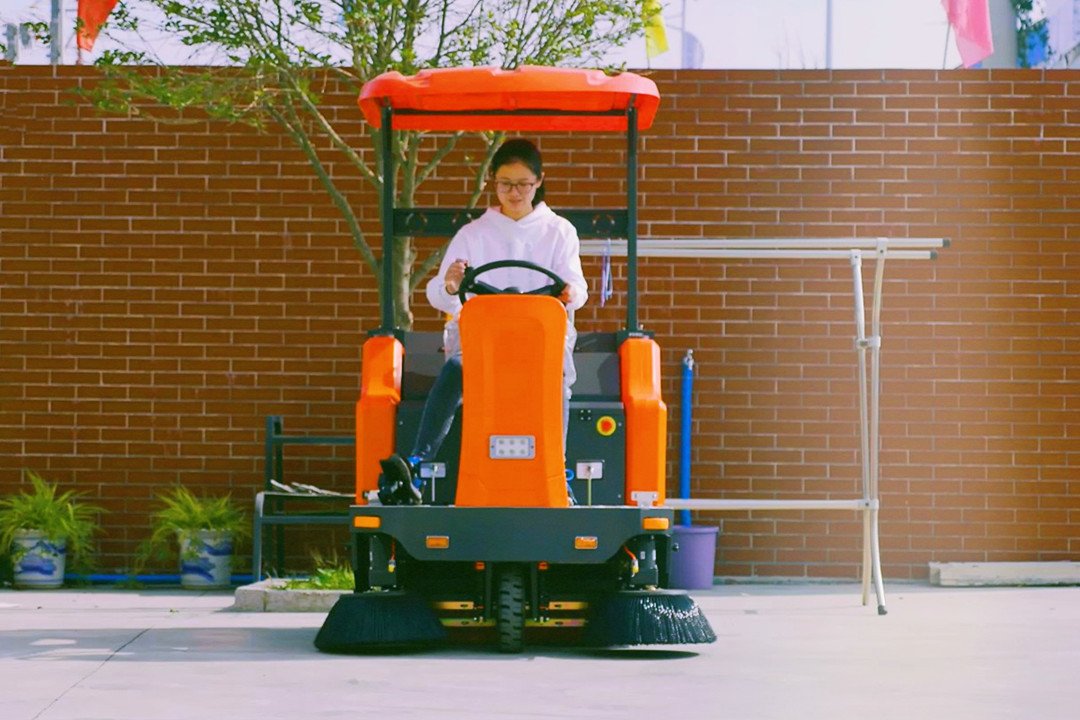 Road Sweepers - the things you should know. | Pivot Machinery